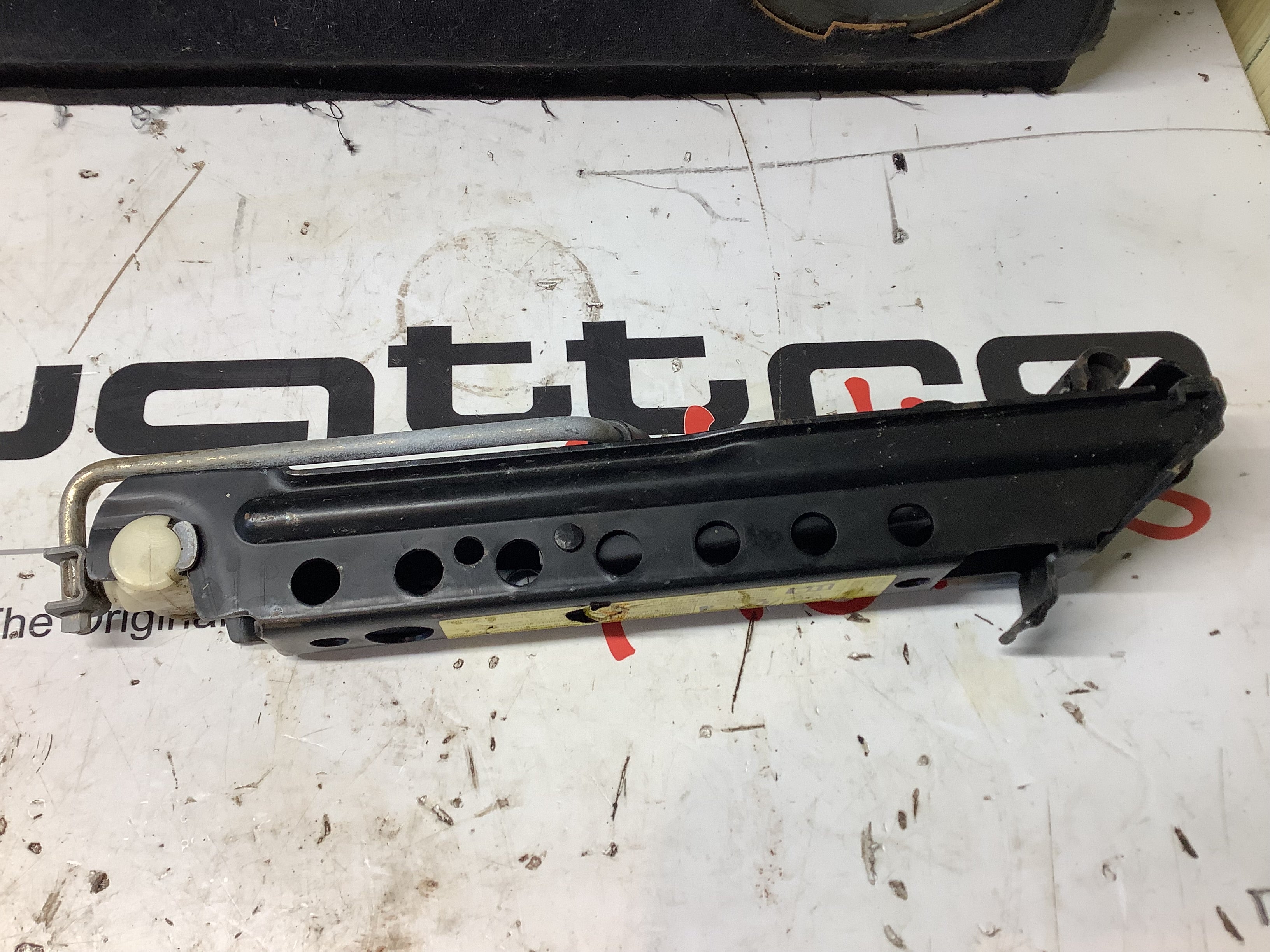 Roadside Lift Jack 4A0011031B – Quattroholics