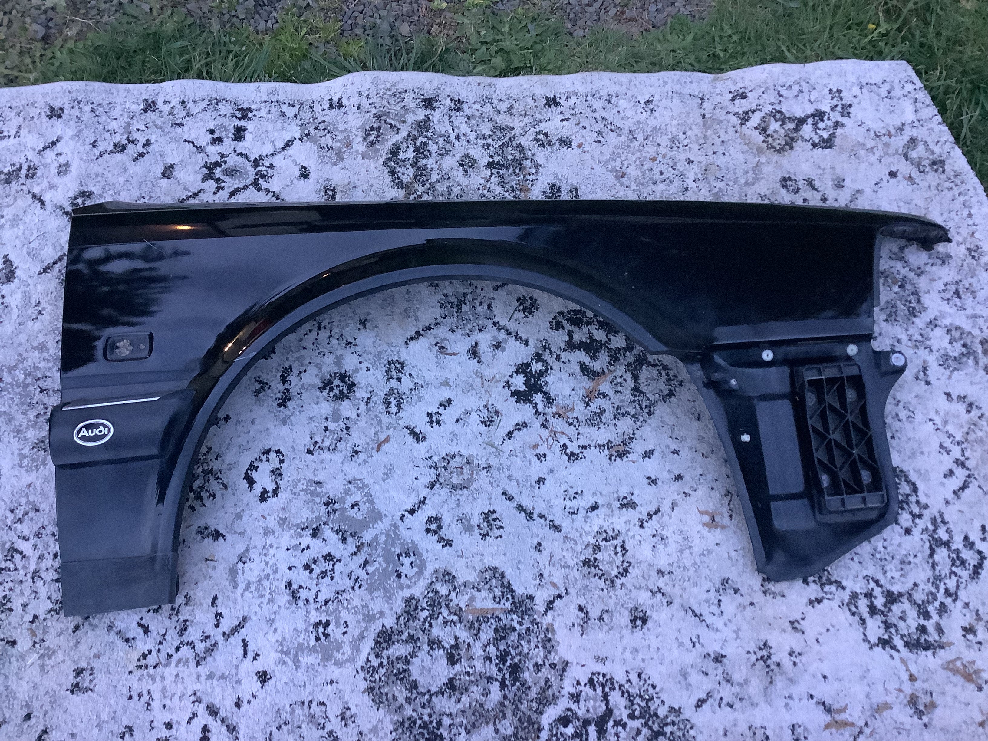 Passenger Fender Right 441821032 D1/V8 OEM – Quattroholics