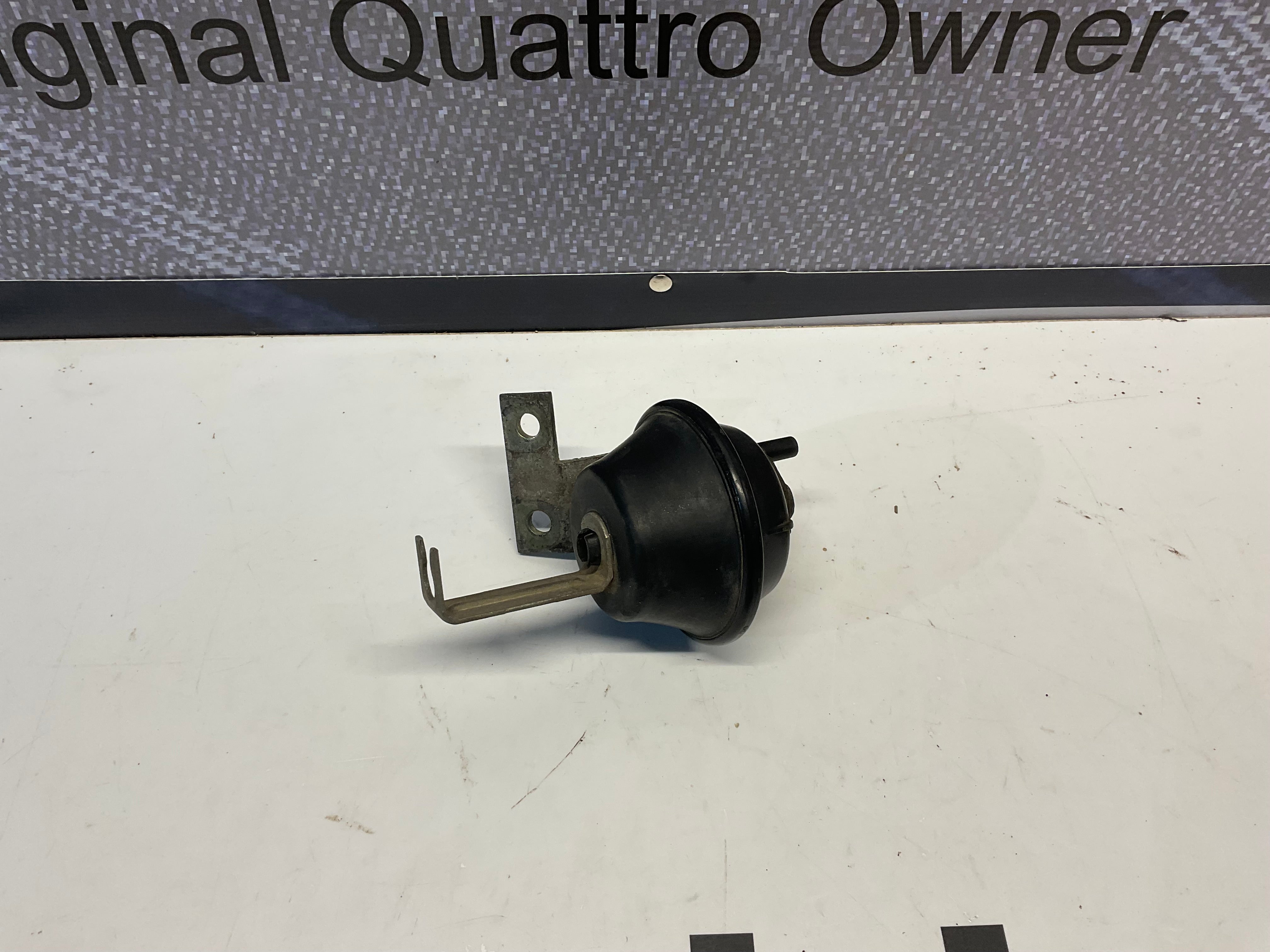 Cruise Control Vacuum Actuator 811907327B B2 – Quattroholics