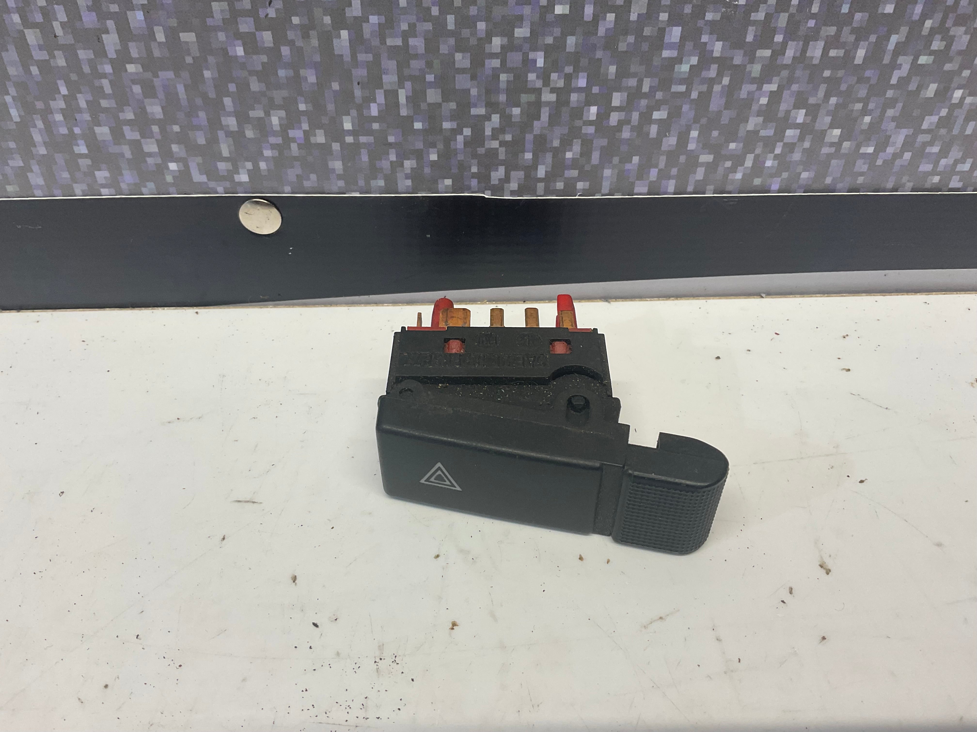 Hazard Light Console Switch 857941509B B2 – Quattroholics