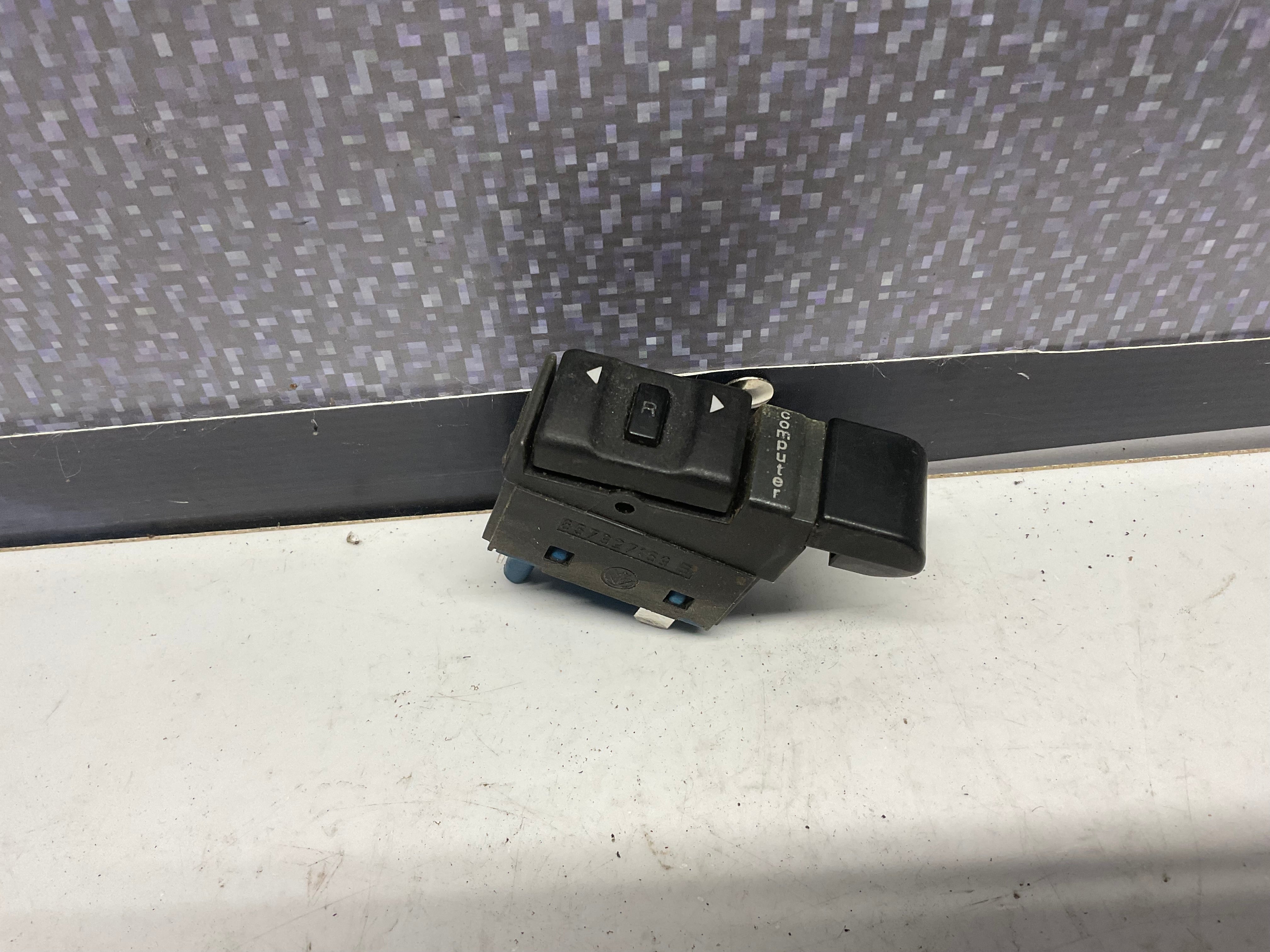 Onboard Computer Console Switch 857927159B B2 – Quattroholics