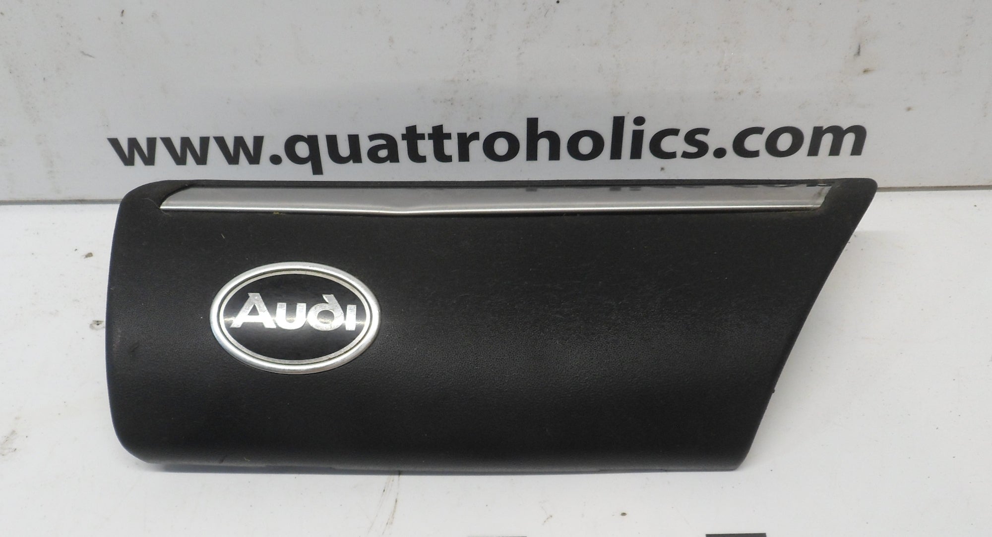 Passenger Fender Trim Right 447853973 C3 – Quattroholics