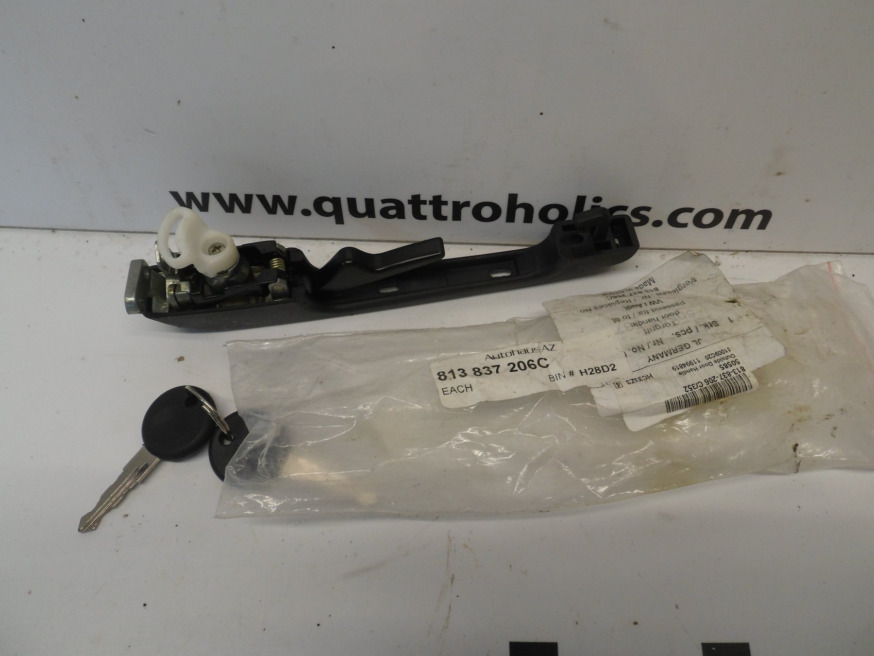 Passenger Door Handle Front Right 813837206C NEW – Quattroholics